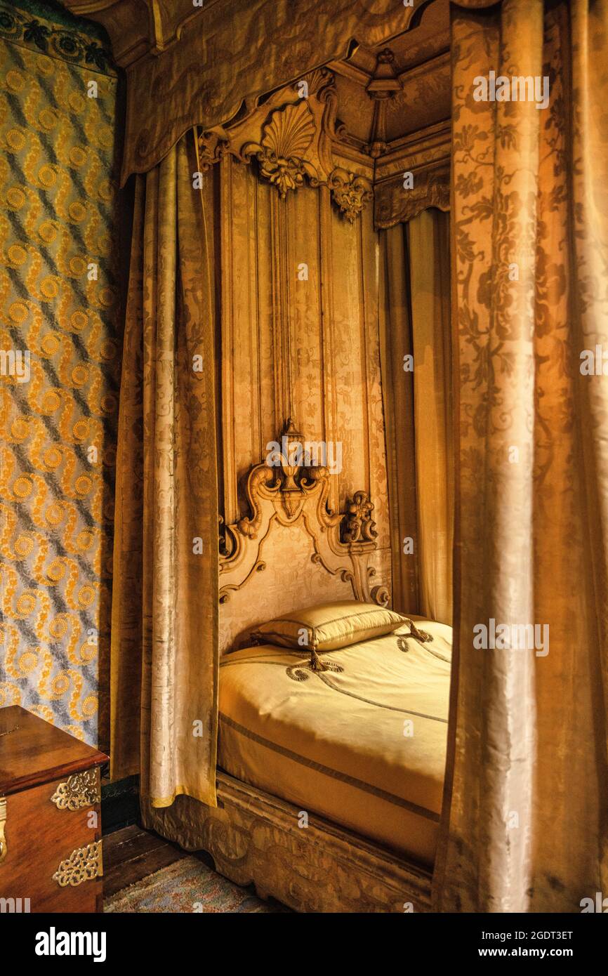The Netherlands, Uithuizen, Rural estate Menkemaborg. Interior. Box bed ...