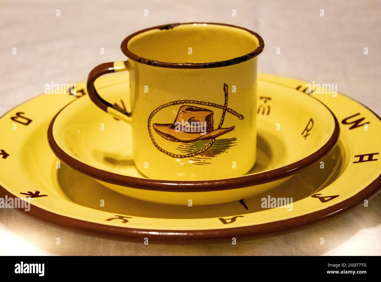 Vintage camping plate hi-res stock photography and images - Alamy