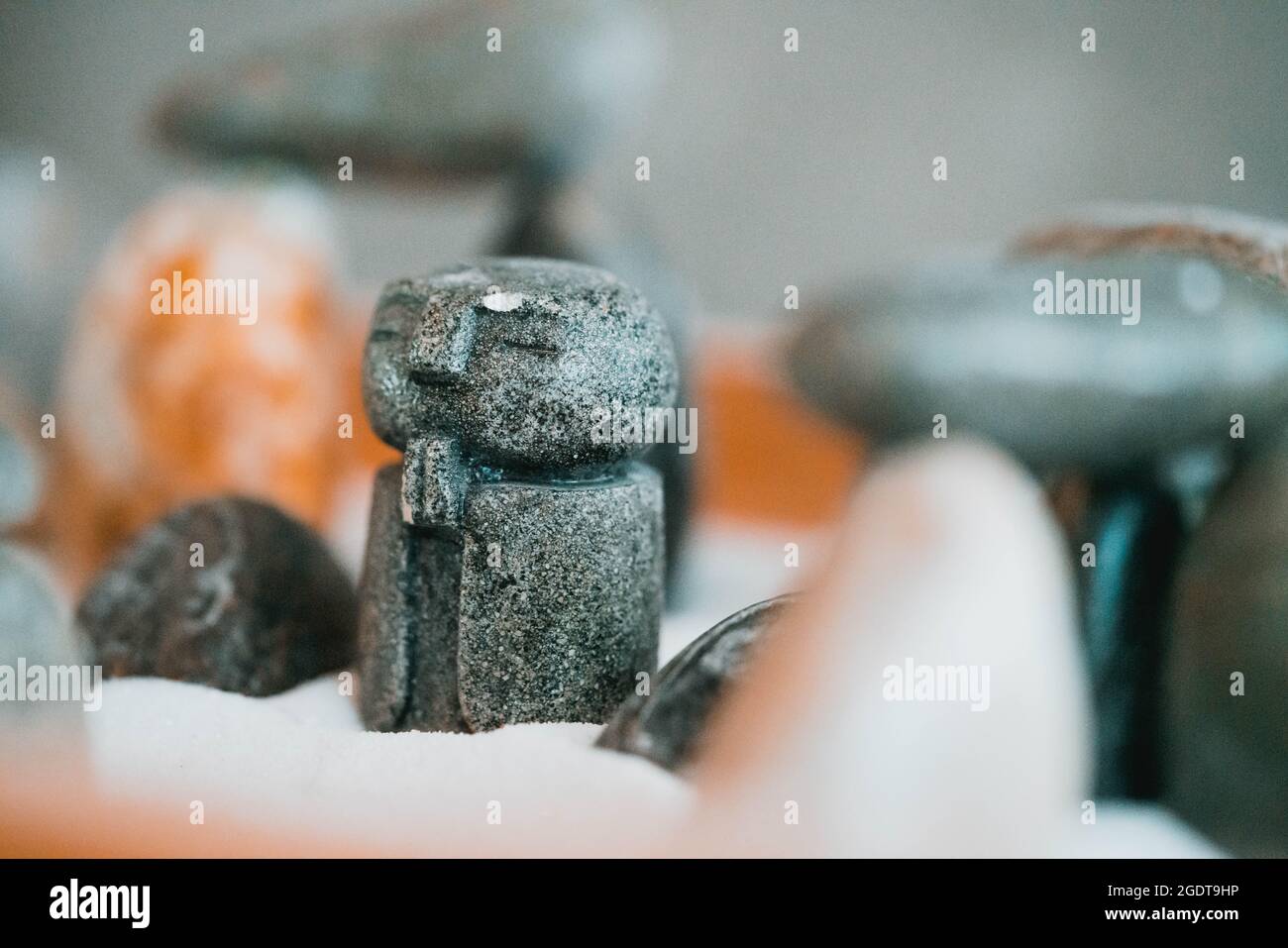 Monk sculpture hi-res stock photography and images - Alamy
