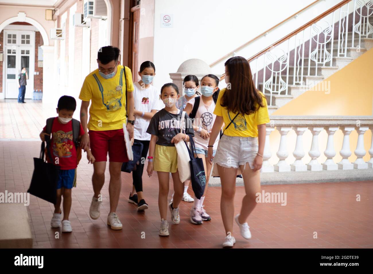 14 8 2021 Primary and secondary students guided by university students ...