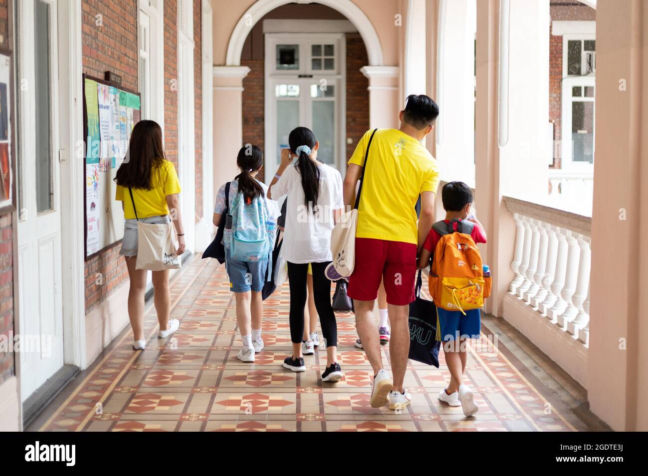 14 8 2021 Primary and secondary students guided by university students ...