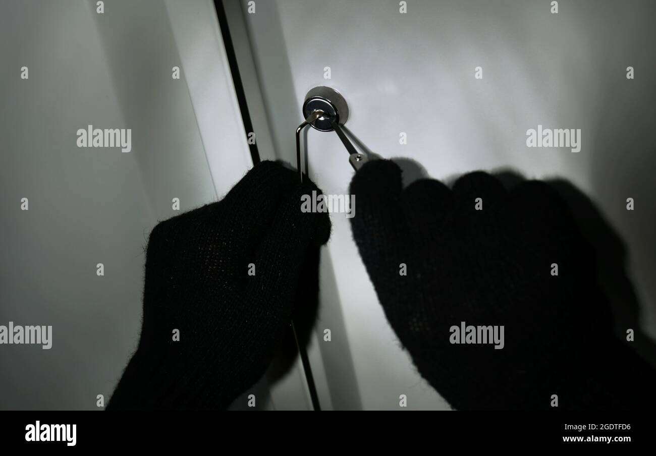Picking a lock Stock Photo - Alamy