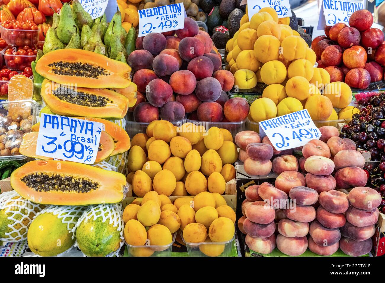 Grocery fruits stall hi-res stock photography and images - Alamy