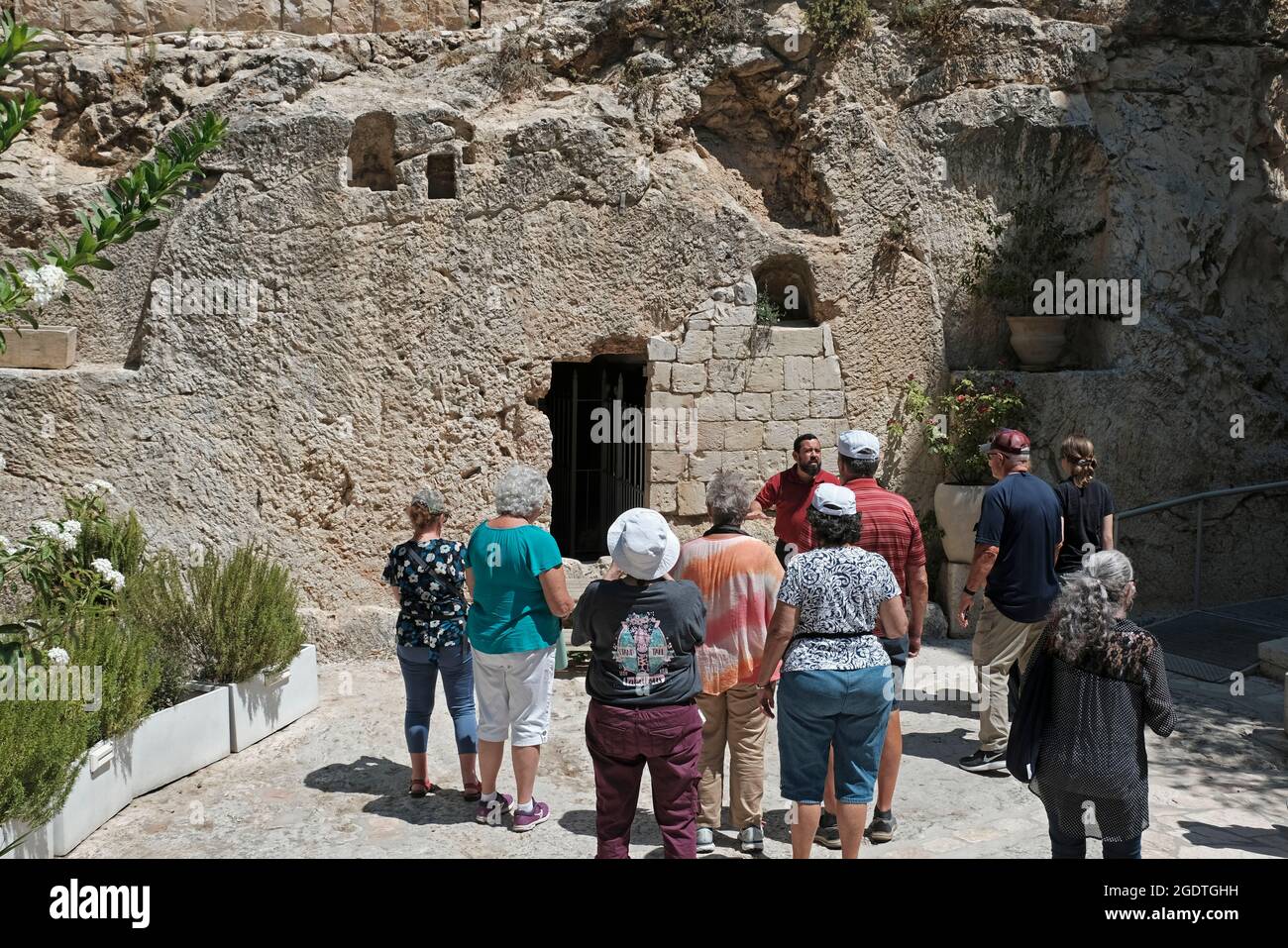 A group of tourist visiting the rock-cut Garden Tomb or Gordon's ...