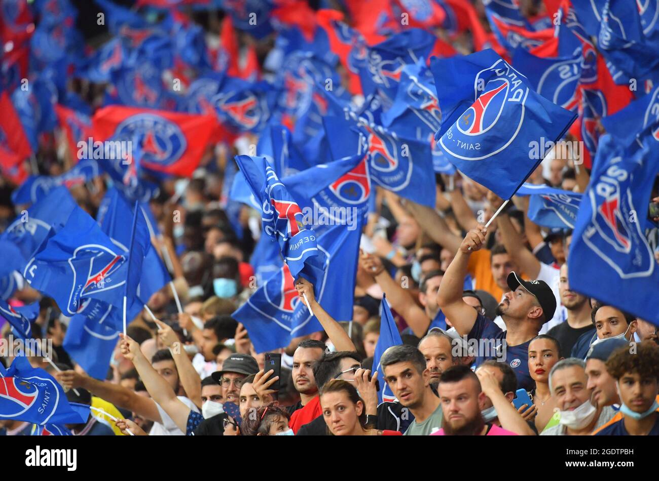 Paris saint germain fans in stands hi-res stock photography and images ...