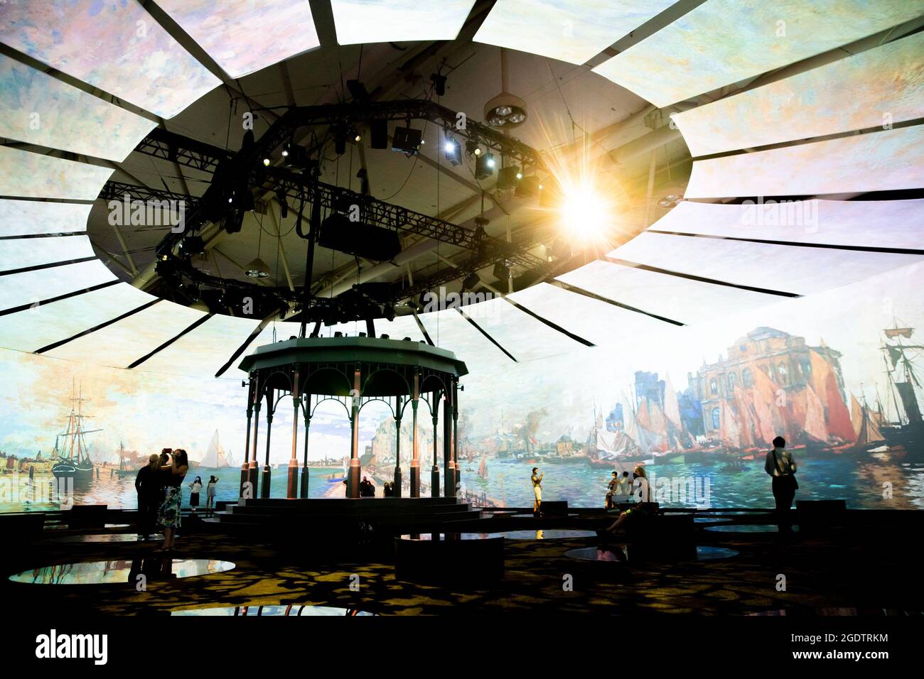 Toronto, Canada. 11th Aug, 2021. People attend the Beyond Monet exhibit ...