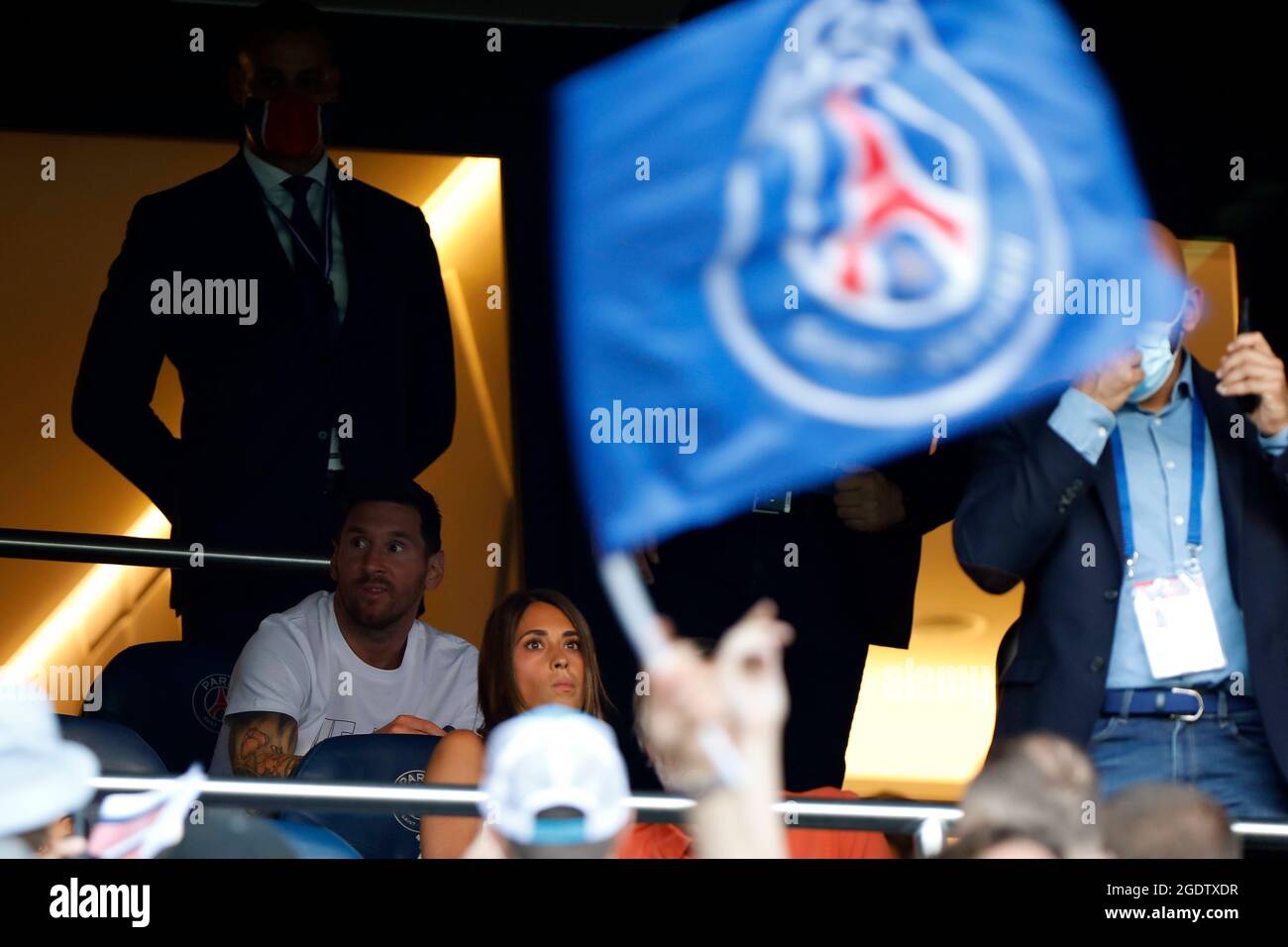 Antonella roccuzzo and thiago messi hi-res stock photography and images ...