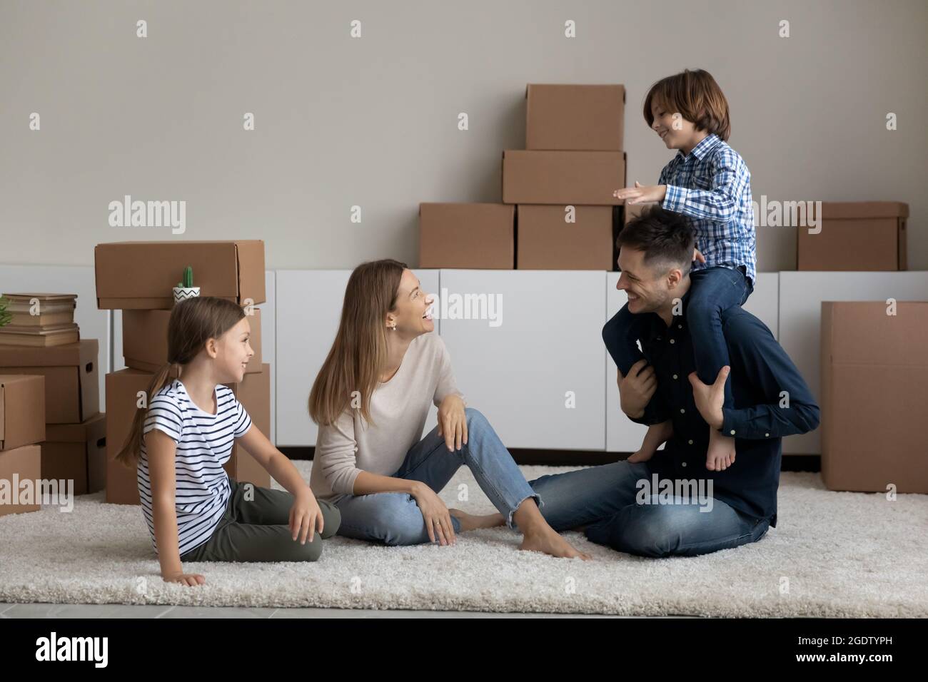 Relocation tenant hi-res stock photography and images - Alamy