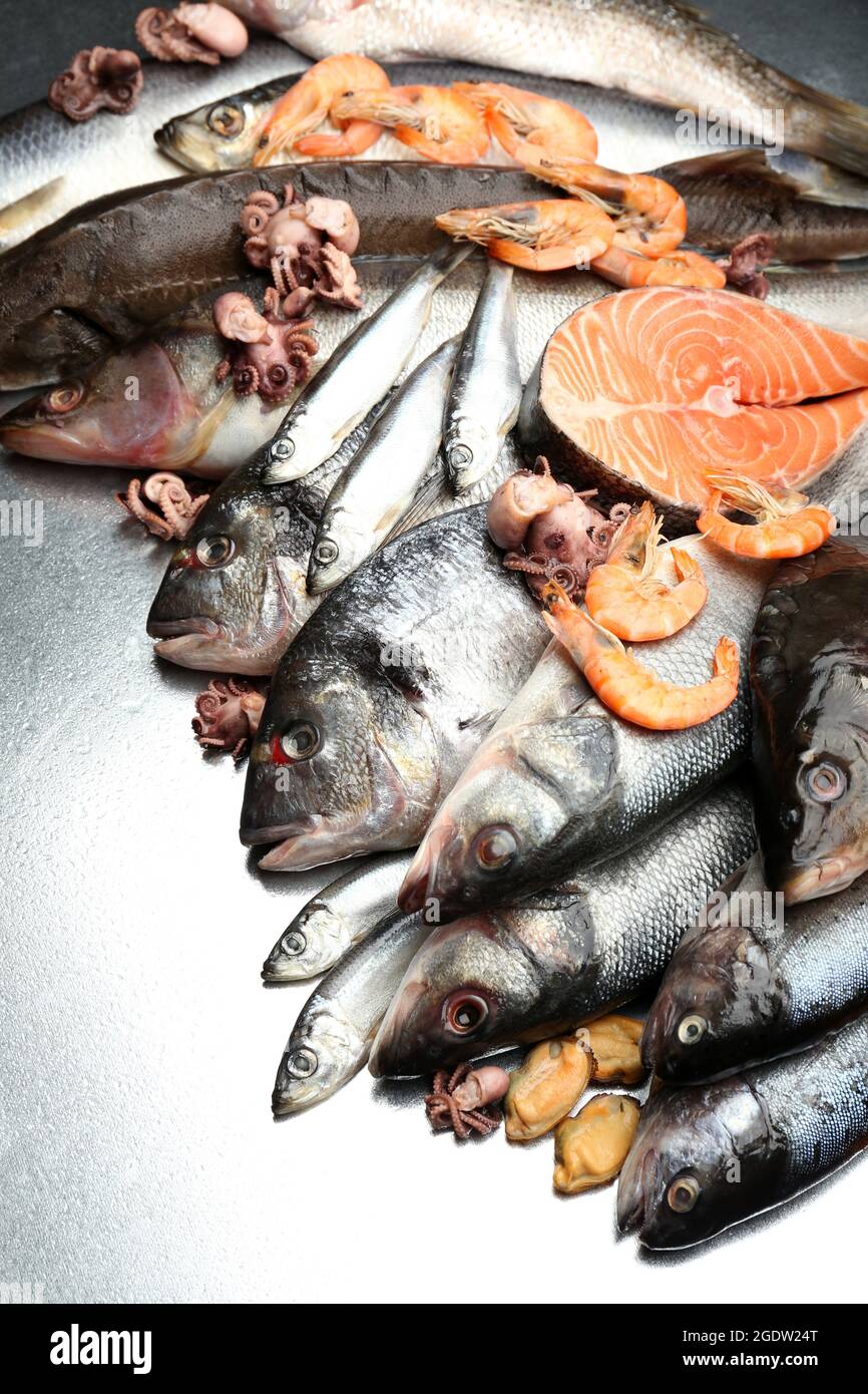 Fresh catch of fish and other seafood close-up Stock Photo - Alamy