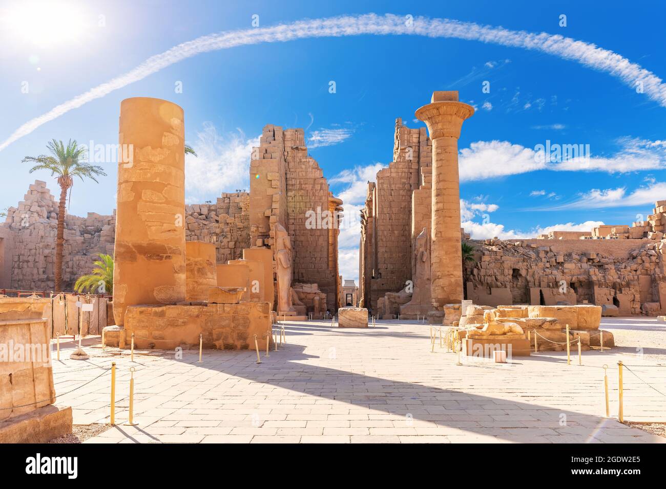Egyptian hieroglyphics great pyramid hi-res stock photography and ...