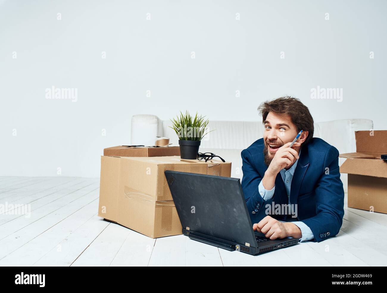 business man things in boxes moving to another workplace Stock Photo ...