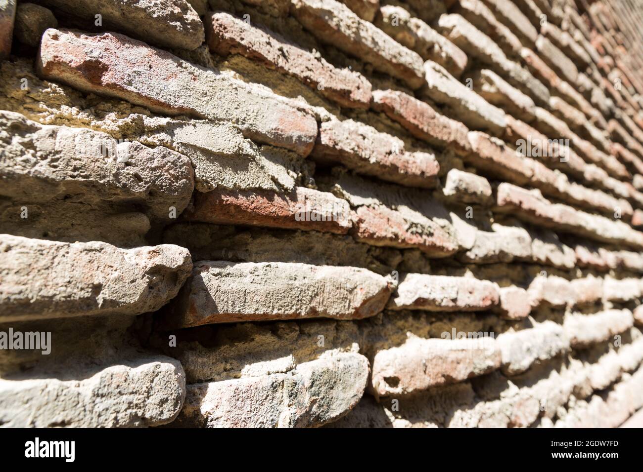 Wall texture of old adobe bricks. Close up Stock Photo - Alamy