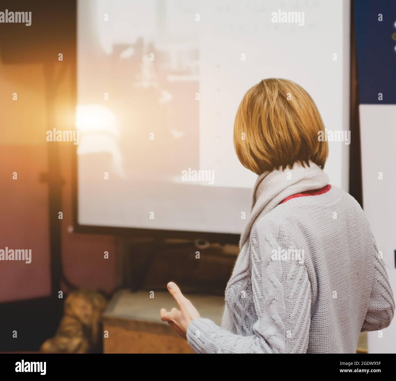 Presentation projector speech hi-res stock photography and images - Alamy