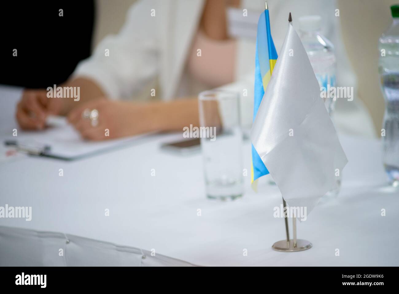 Ukraine flags table hi-res stock photography and images - Alamy