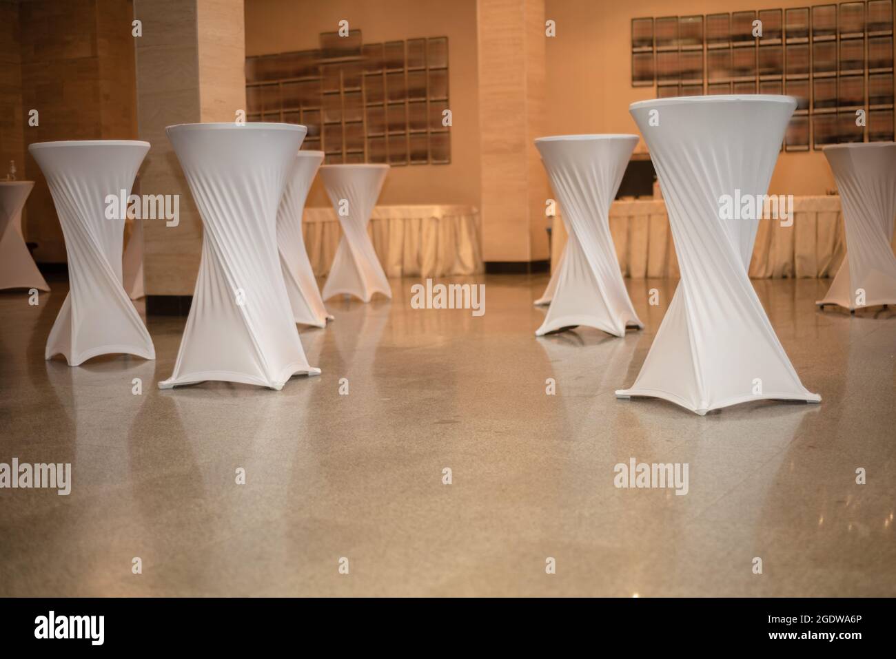 High round table for banquets and parties Stock Photo - Alamy