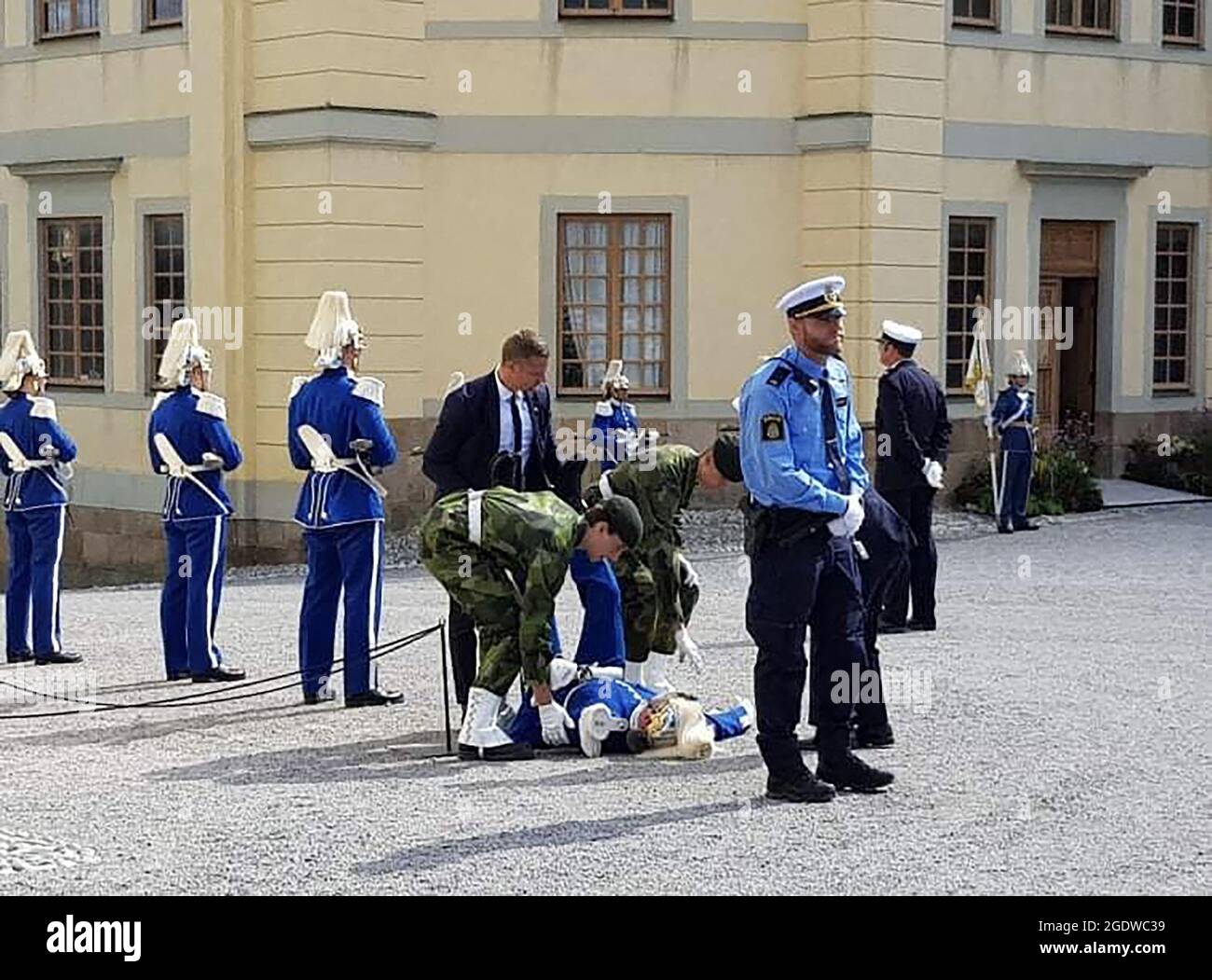 Castle royal guardman fainted outside the church during the christening ...