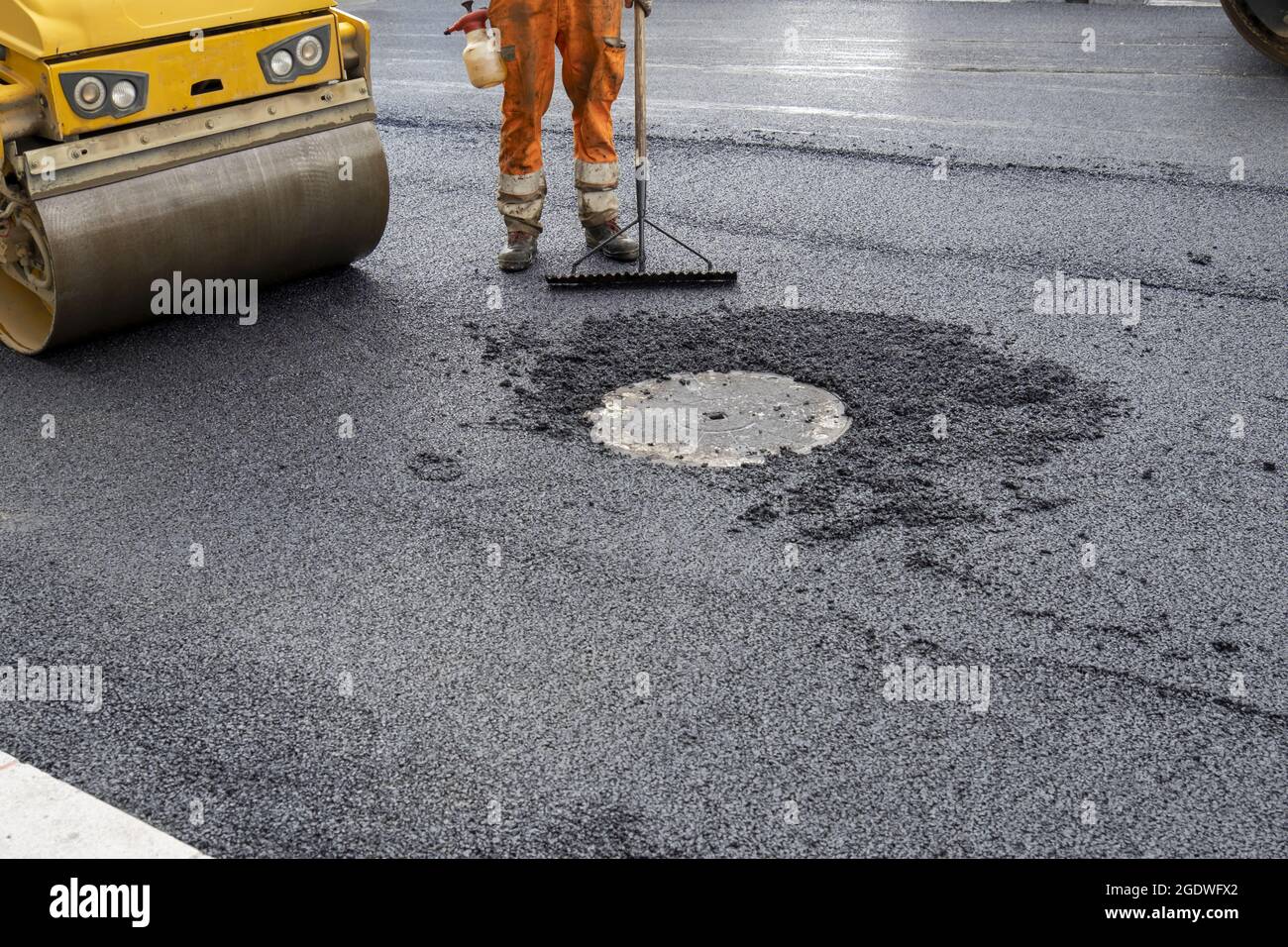 Paving the road over a bridge with porous asphalt for traffic noise ...
