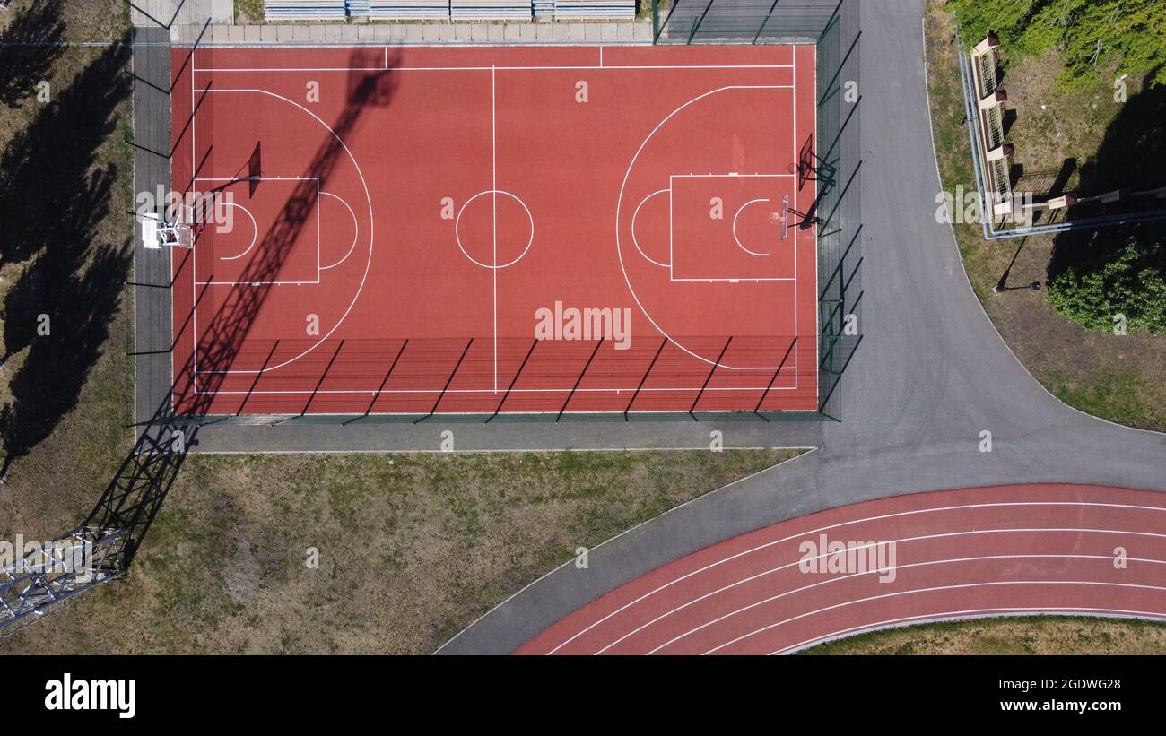 Half court basketball hi-res stock photography and images - Alamy