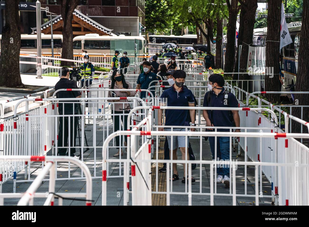 Seoul, South Korea. 15th Aug, 2021. People wearing face masks walk ...