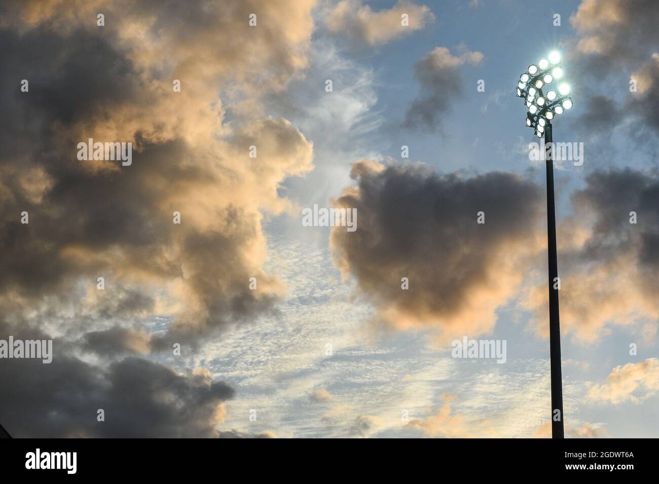Hull view night hi-res stock photography and images - Alamy