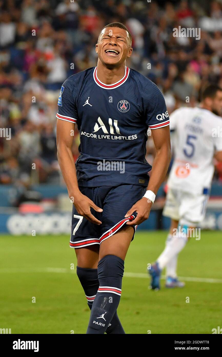 Kylian Mbappe on the field at the PSG vs Strasbourg match in Parc des ...