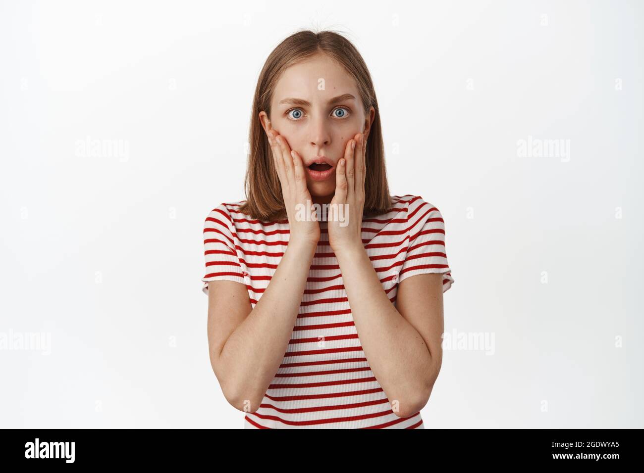 Image of shocked and concerned young woman, gasp, staring startled ...