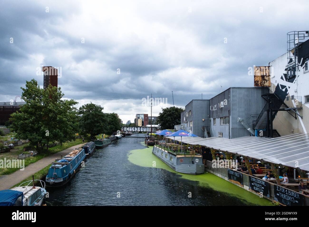 Lea river canal boats hi-res stock photography and images - Alamy