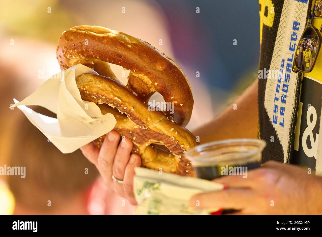 Pretzel club hi-res stock photography and images - Alamy