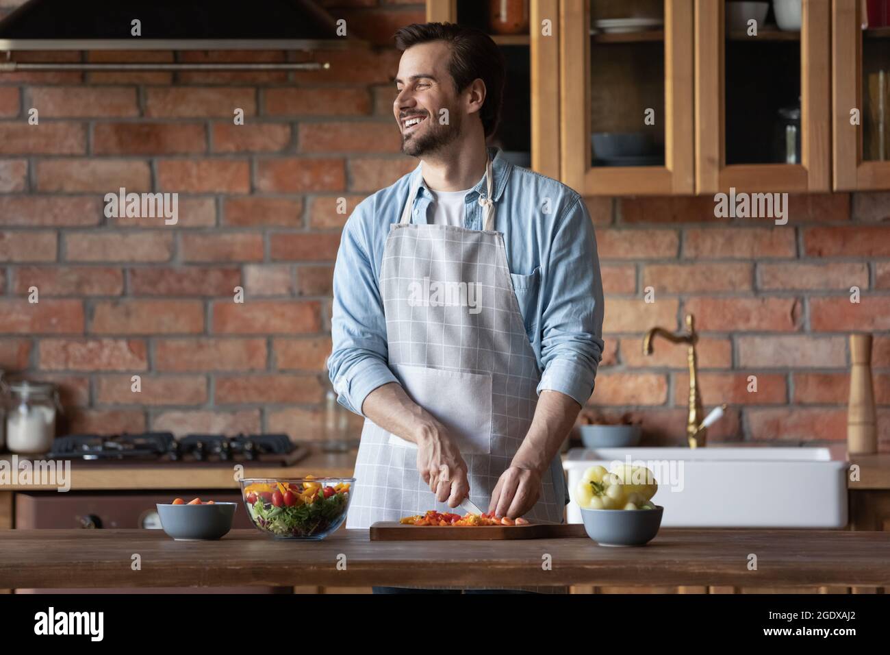 Man cook hi-res stock photography and images - Alamy