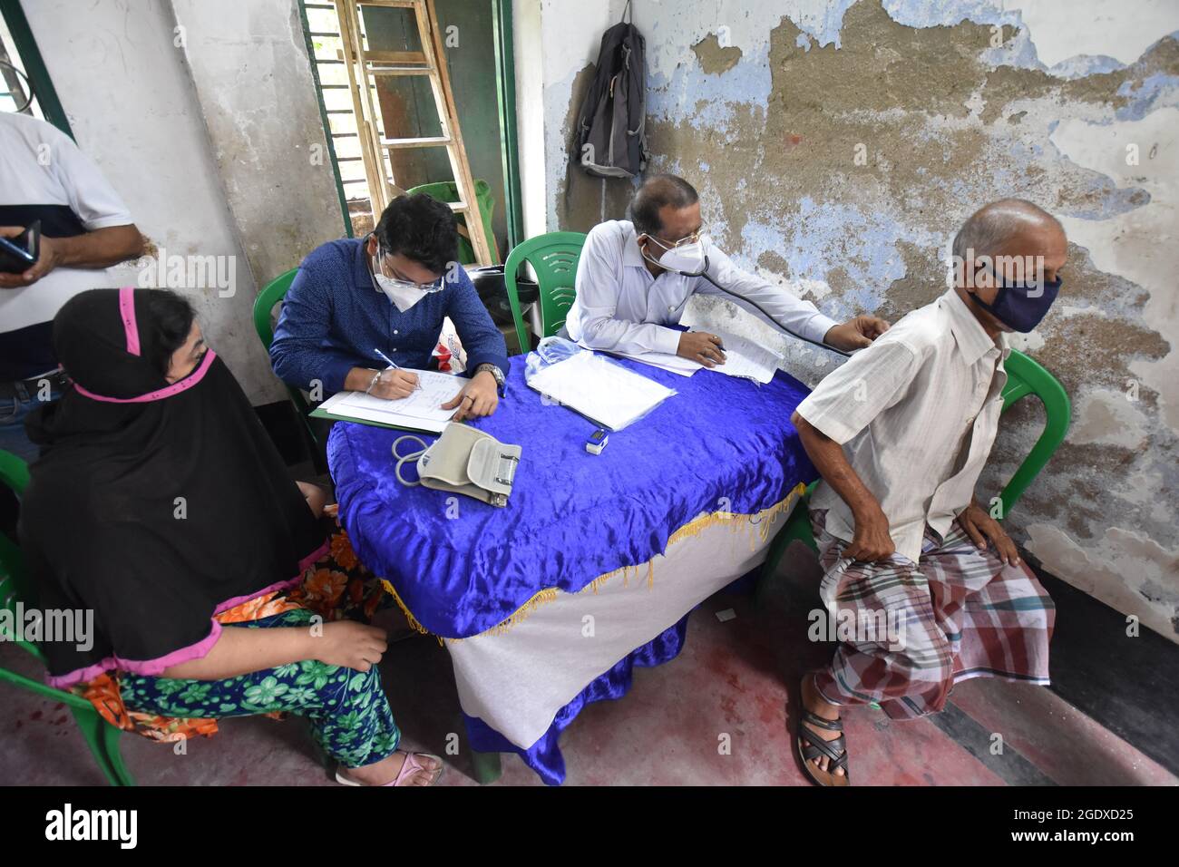 Howrah, India. 15th Aug, 2021. A free health check-up camp was ...
