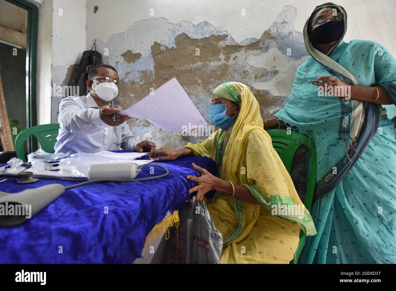 Howrah, India. 15th Aug, 2021. A free health check-up camp was ...