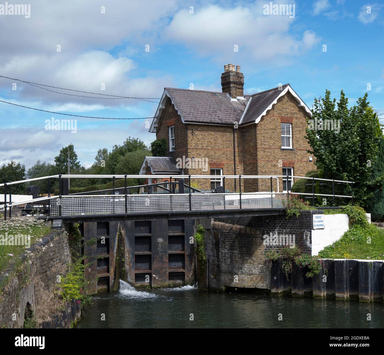 Lea bridge house hi-res stock photography and images - Alamy