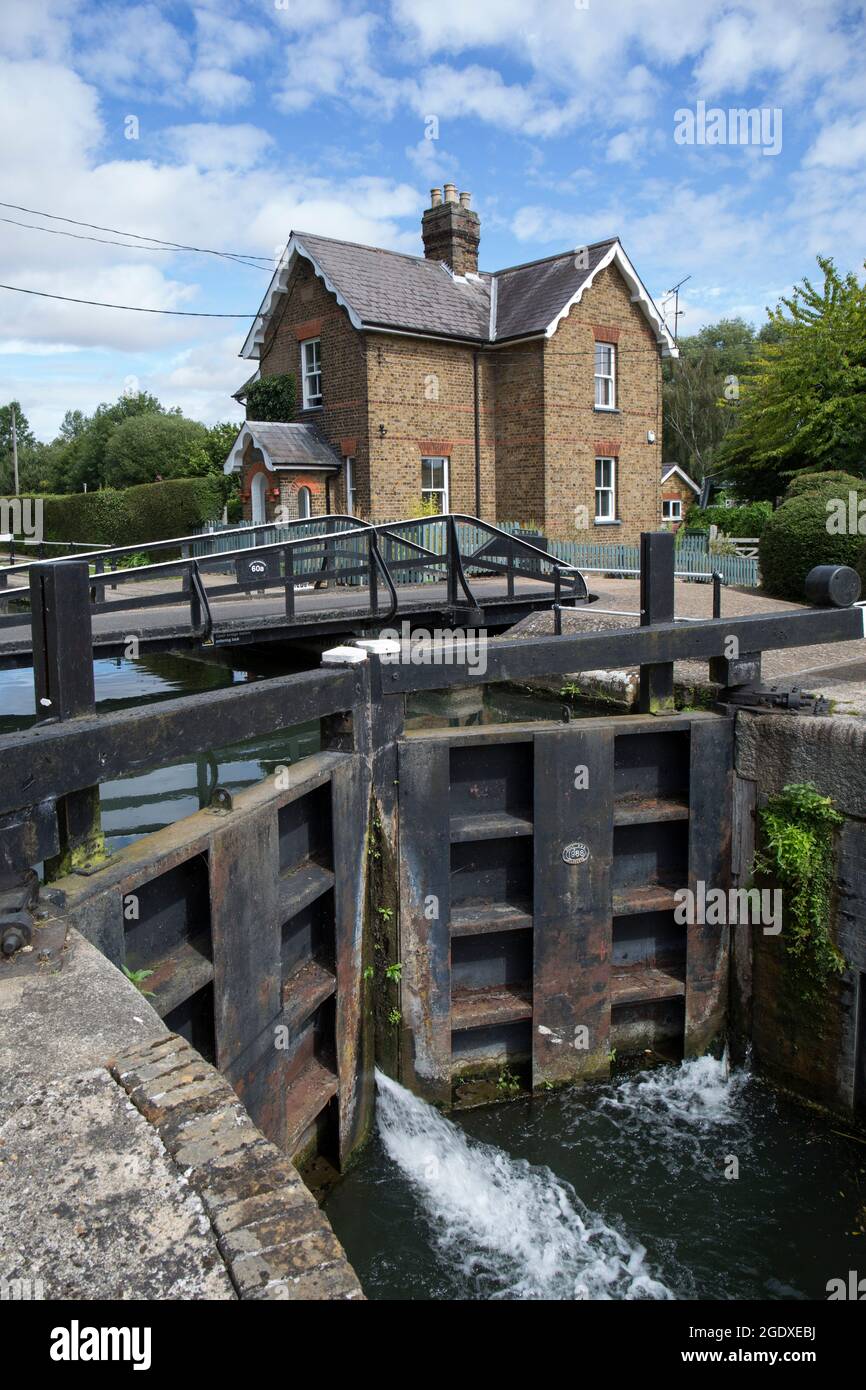 Water lock bridge hi-res stock photography and images - Alamy