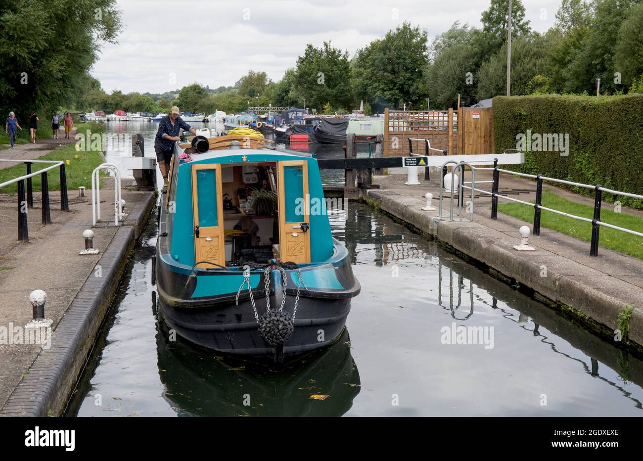 Narrowboat lock in water level hi-res stock photography and images - Alamy