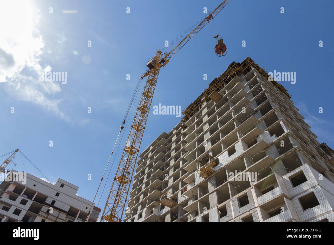 Construction of a monolithic multi-storey building. Construction of ...