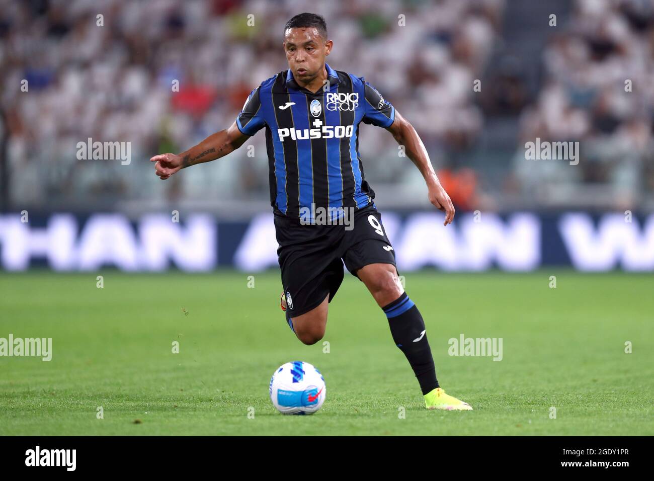 Luis Muriel of Atalanta Bergamasca Calcio controls the ball during the ...