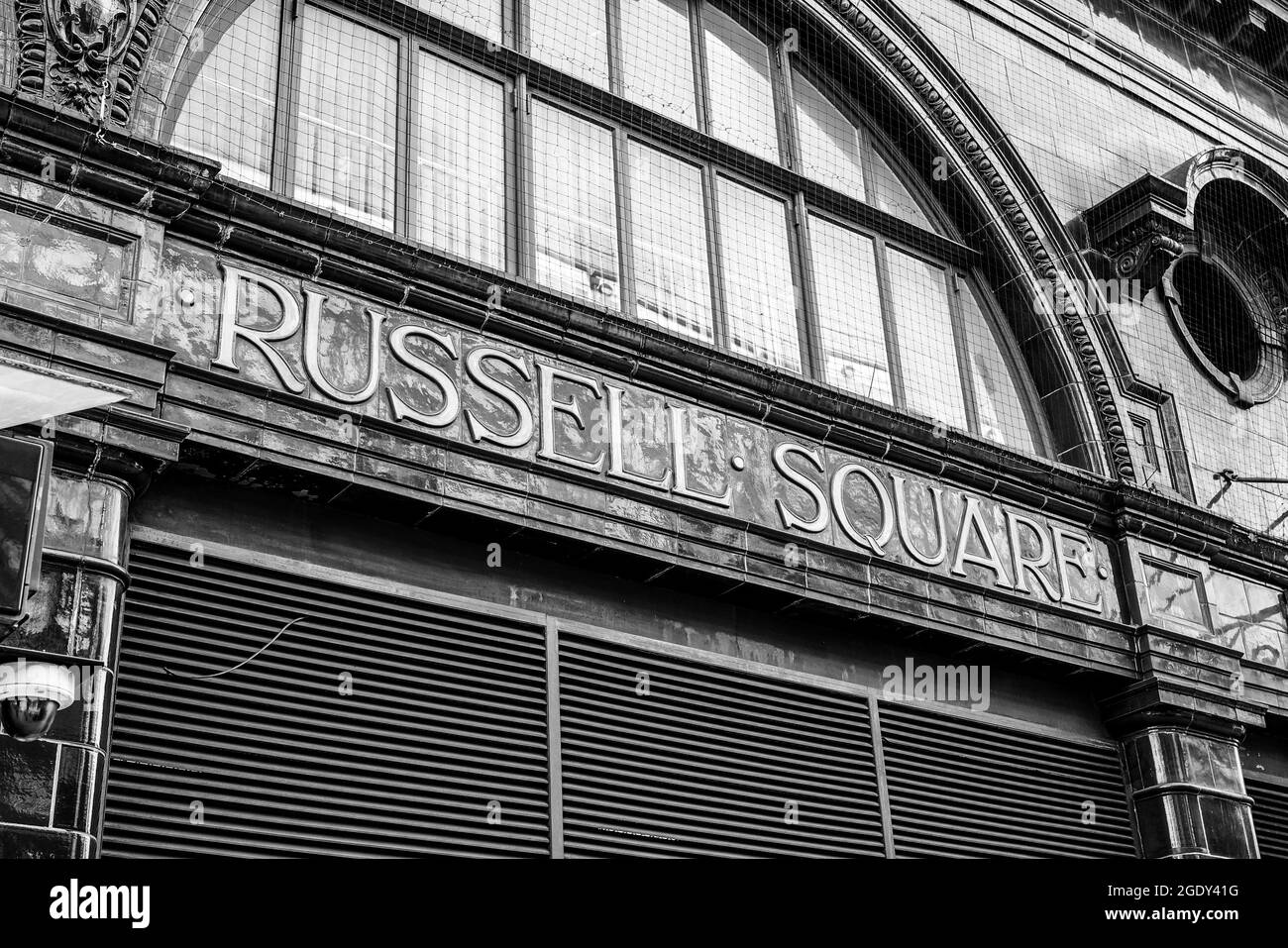 Russell square underground station Black and White Stock Photos ...