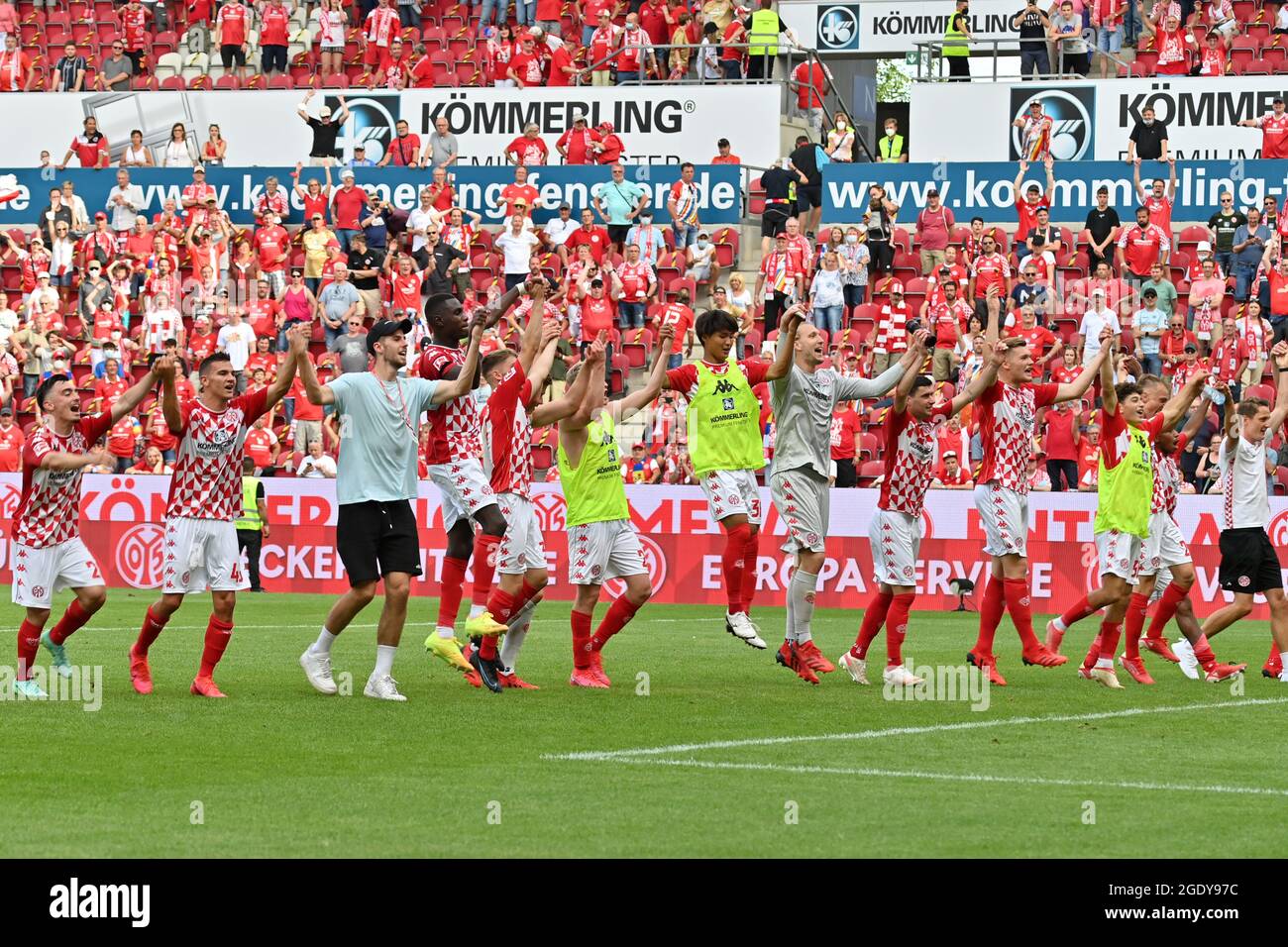 Mainz, Germany. 15th Aug, 2021. Football: Bundesliga, FSV Mainz 05 - RB ...