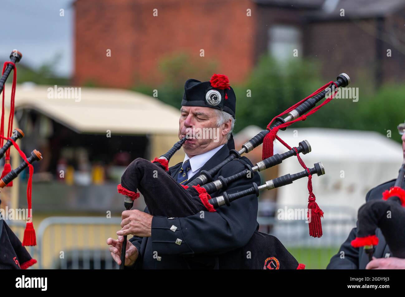 Liverpool clan wallace pipe band hi-res stock photography and images ...