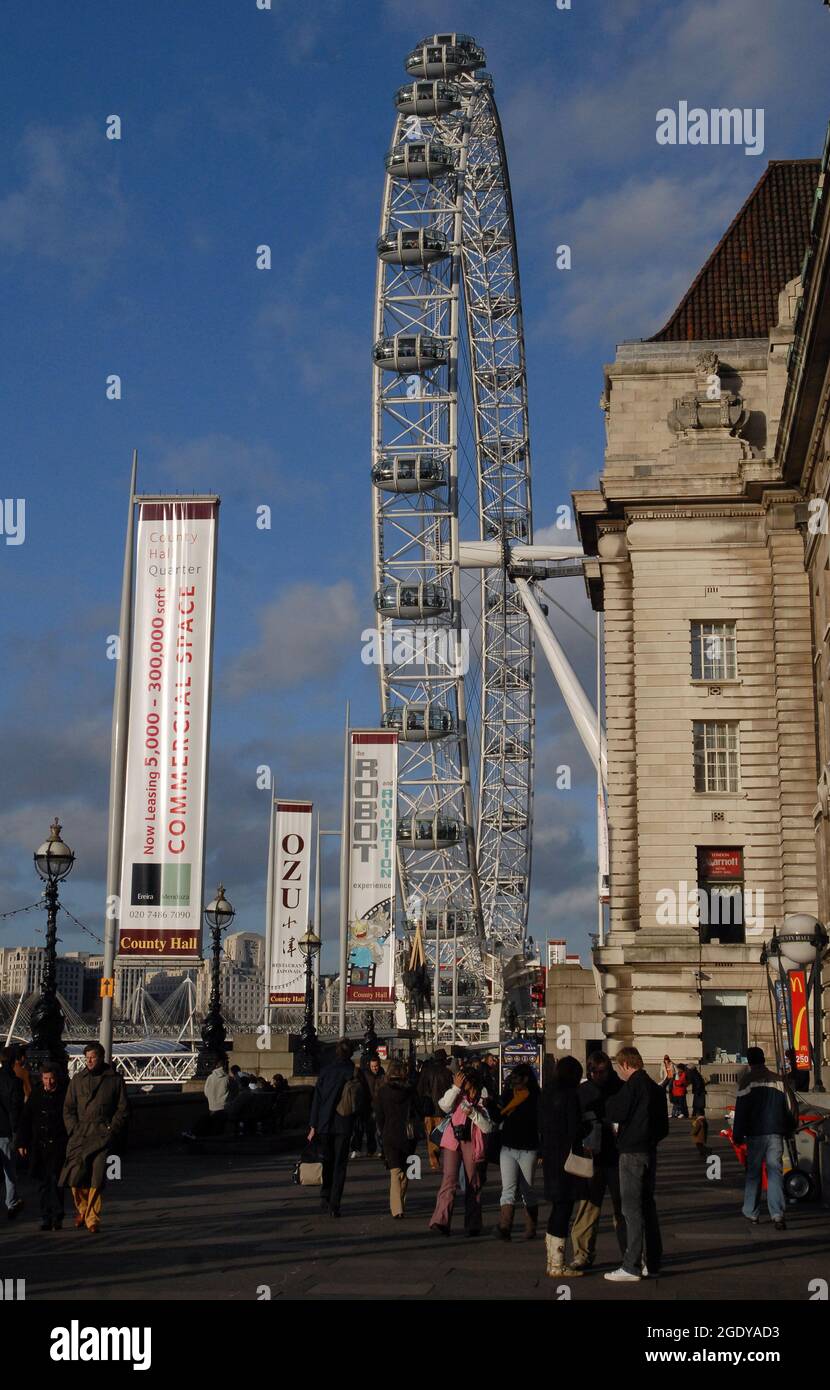 THE LONDON EYE 2007 pic mike walker Stock Photo - Alamy