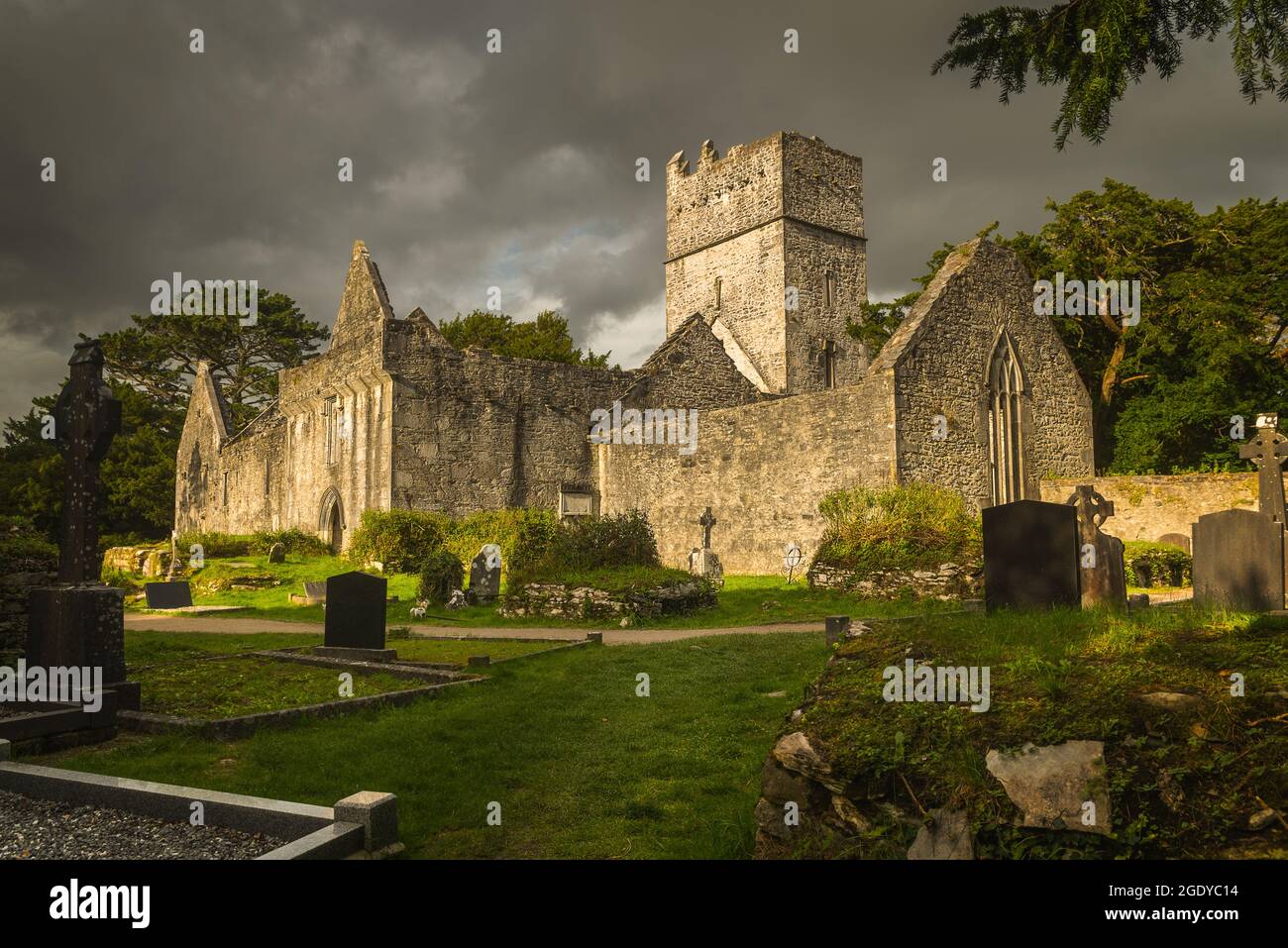 Muck ross abbey hi-res stock photography and images - Alamy