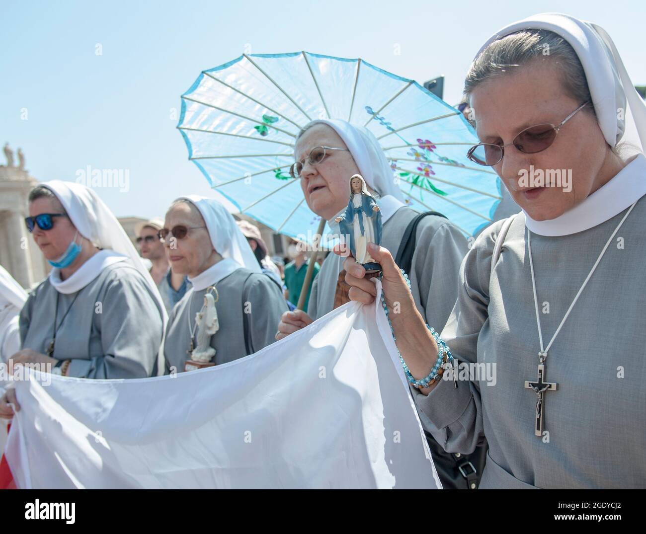 Rome, . 15th Aug, 2021. August 15, 2021 : A group of nuns celebrates ...