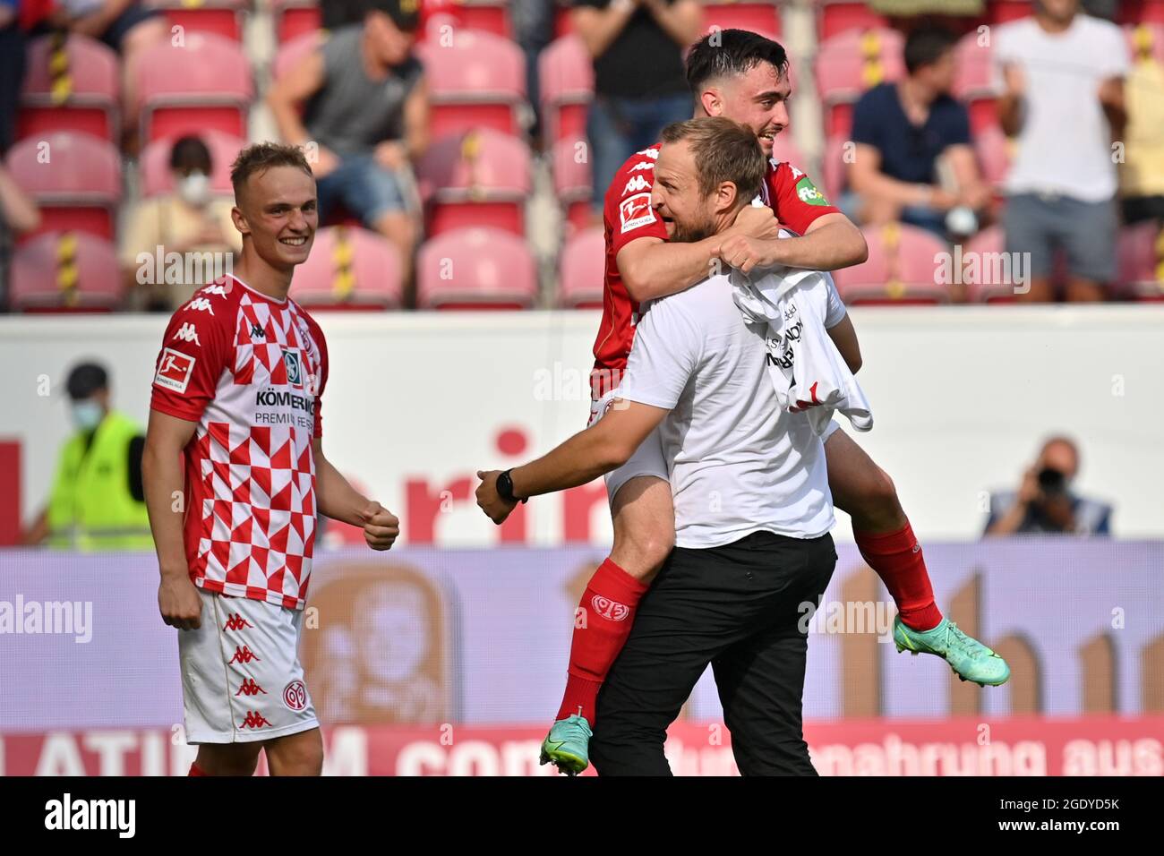Mainz, Germany. 15th Aug, 2021. Football: Bundesliga, FSV Mainz 05 - RB ...