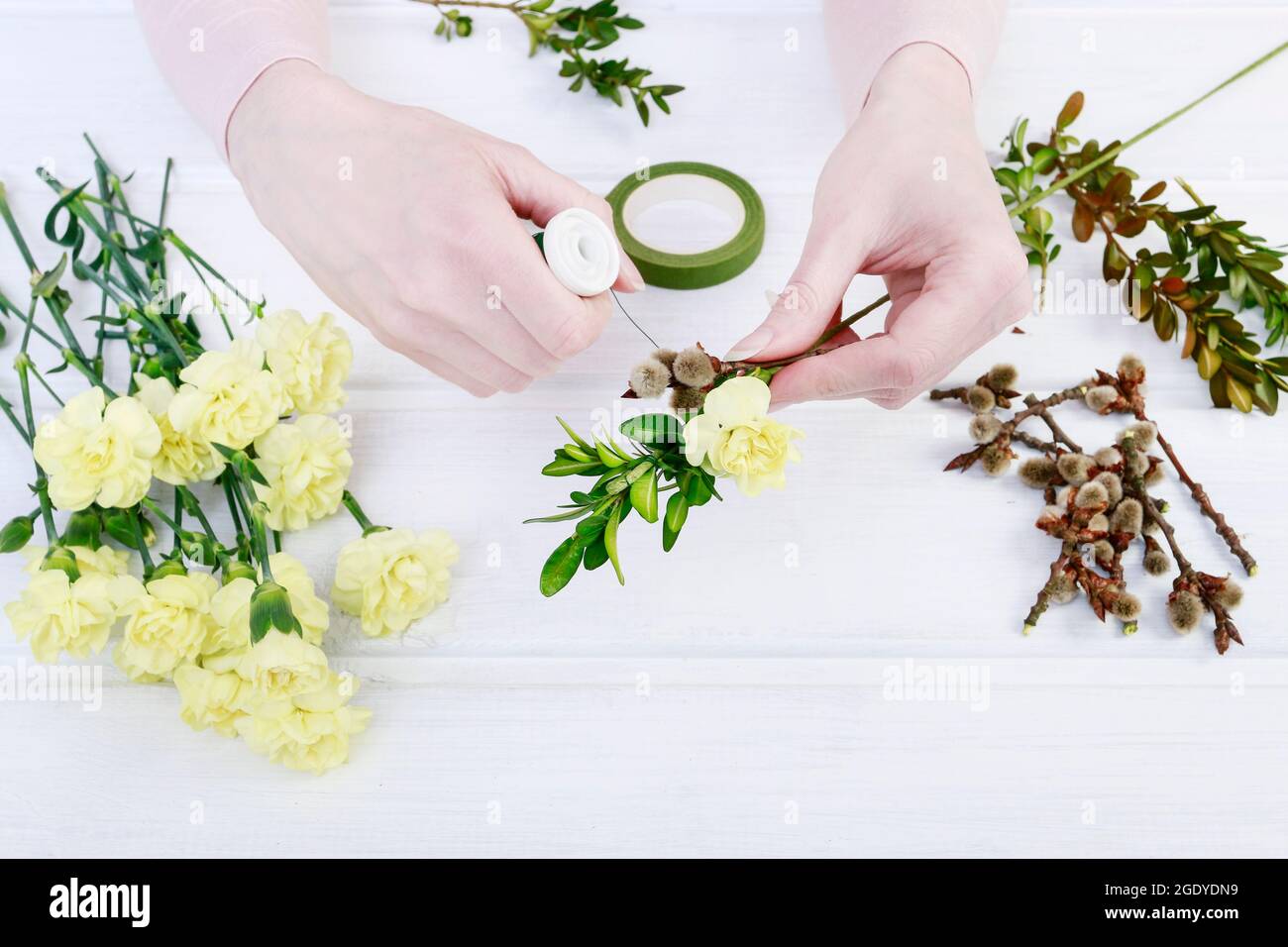 Florist at work: How to make Easter wreath with carnation, buxus and ...