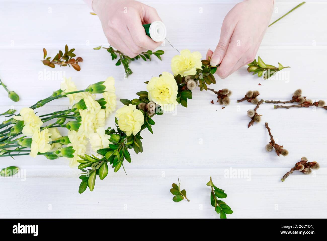 Florist at work: How to make Easter wreath with carnation, buxus and ...