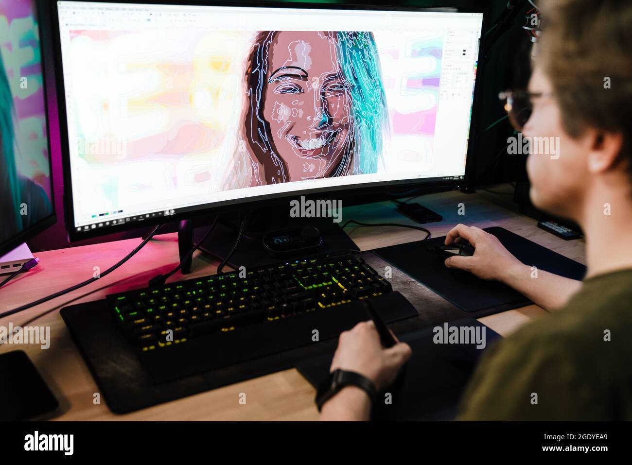 Big picture on computer screen hi-res stock photography and images - Alamy