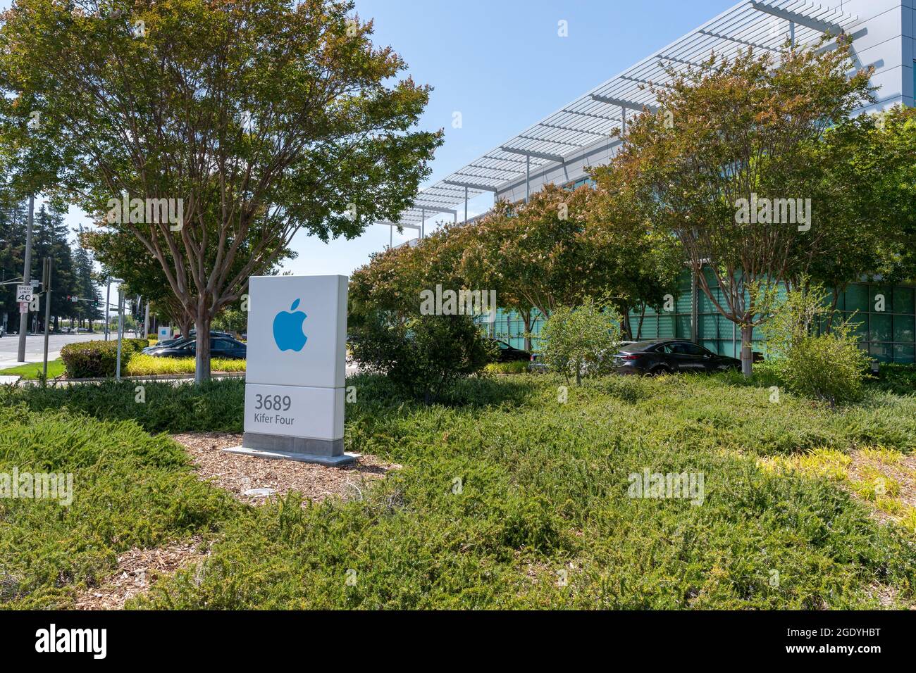 Apple Office Building, Santa Clara Stock Photo - Alamy