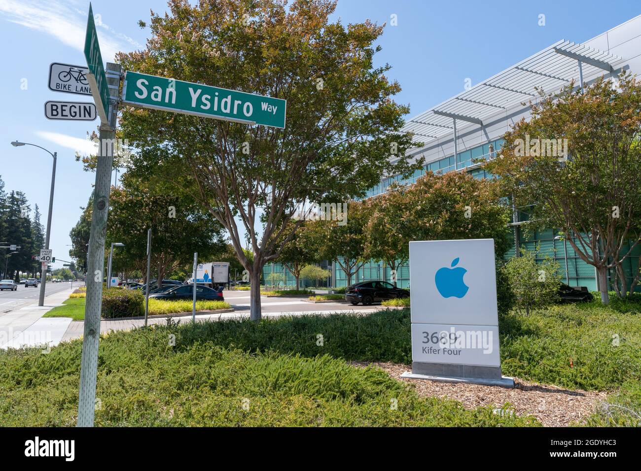 Apple Office Building, Santa Clara Stock Photo - Alamy