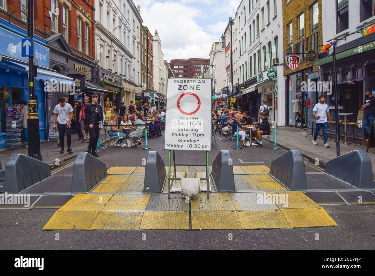 London, United Kingdom. 15th August 2021. Pedestrian Zone traffic ...