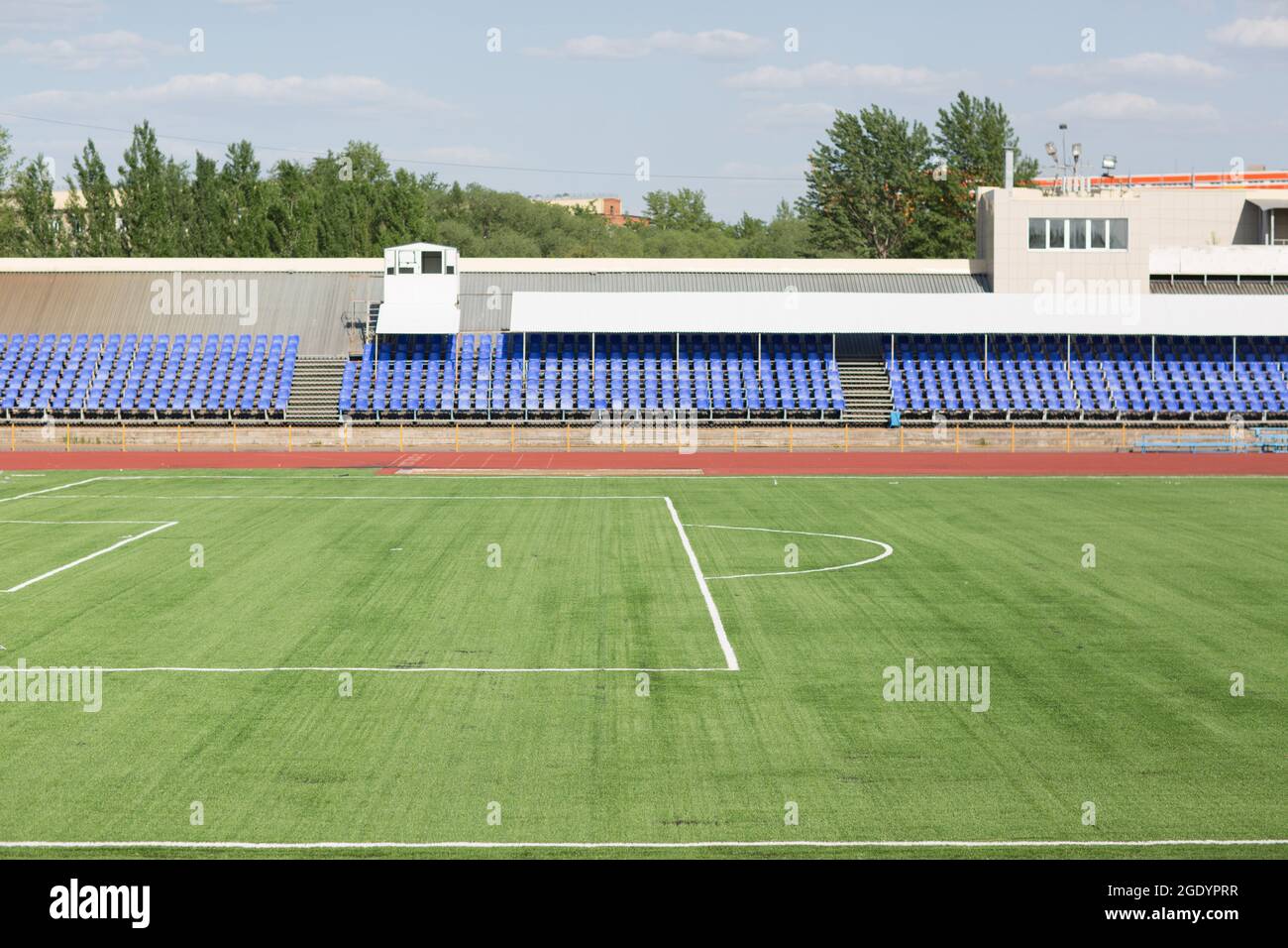 Running track and field with green grass for football at stadium Stock ...